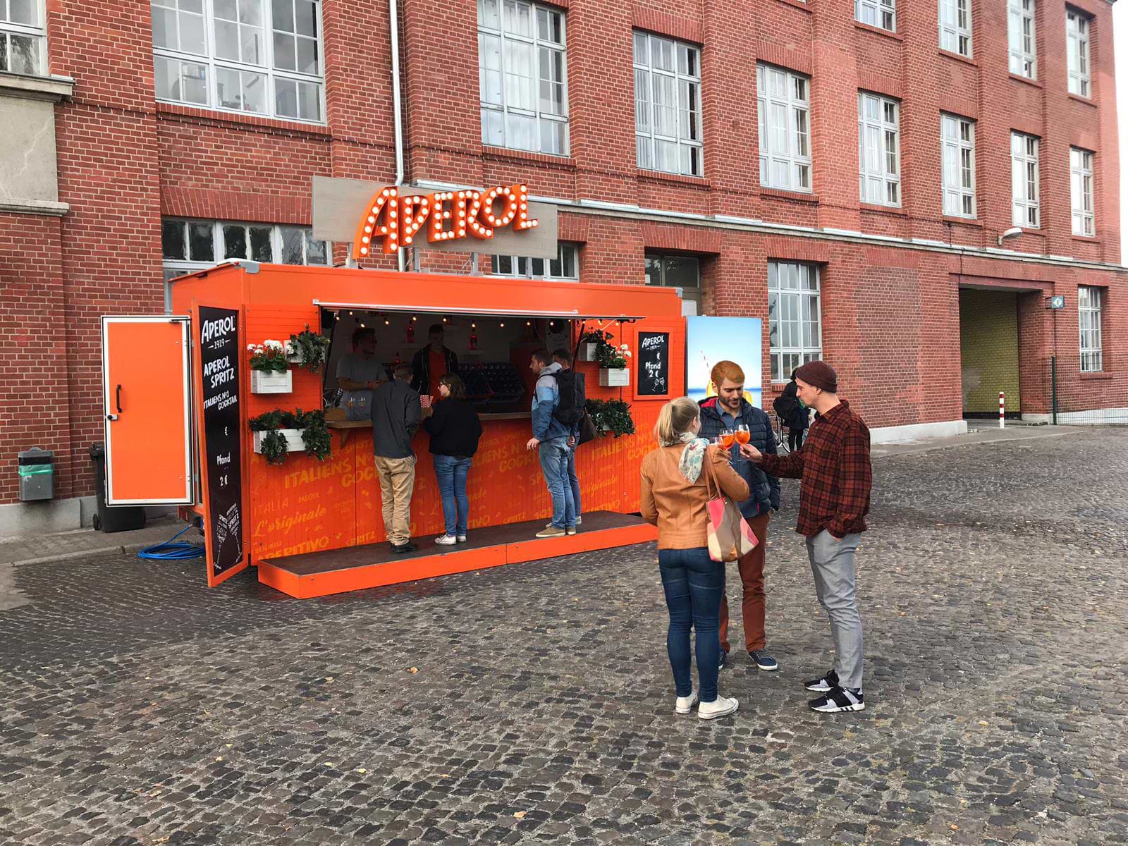 Der „Aperol Bar Truck“ macht Station bei der GSG Berlin • GSG Berlin
